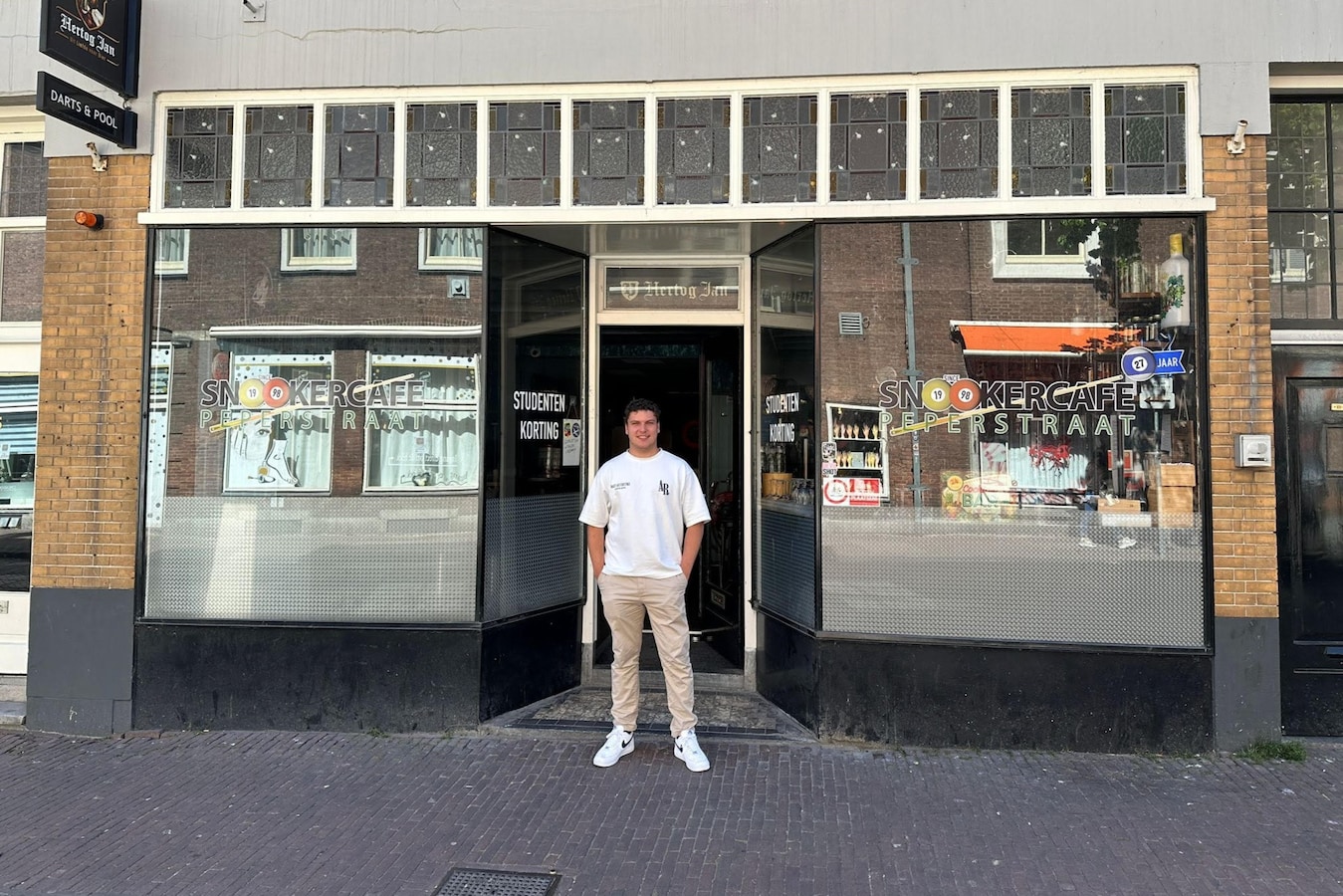 Potje poolen? Poolcafé De Peper is geopend in de Peperstraat | Foto | AD.nl