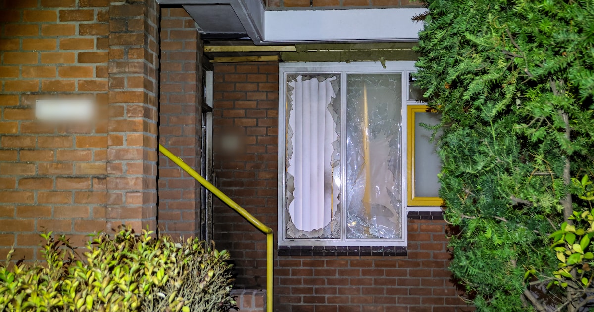 Zware explosie blaast deuren en ramen weg in de straat: ‘Mijn bed kwam ...
