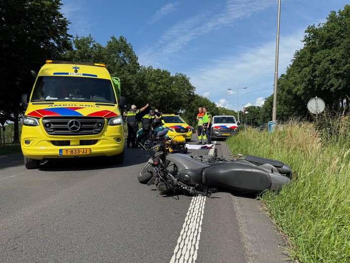 Oudere fietsster raakt zwaargewond bij botsing met motorrijder bij Vught | Vught | AD.nl