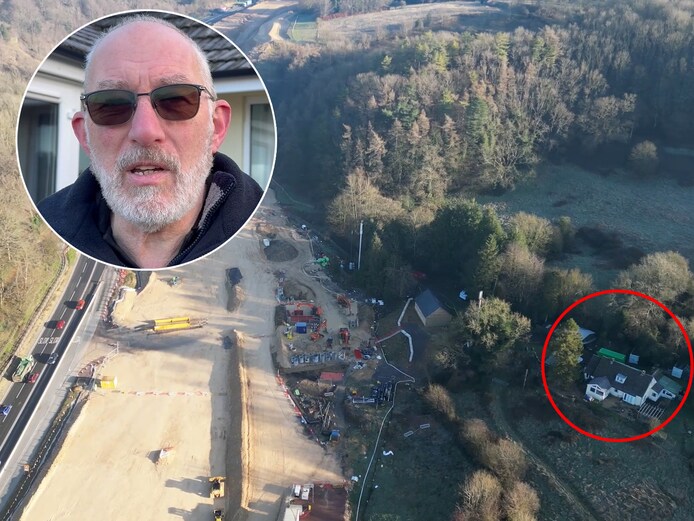 Aanleg snelweg maakt huis Brian onbereikbaar, dus ‘krijgt’ Brit tunnel ...