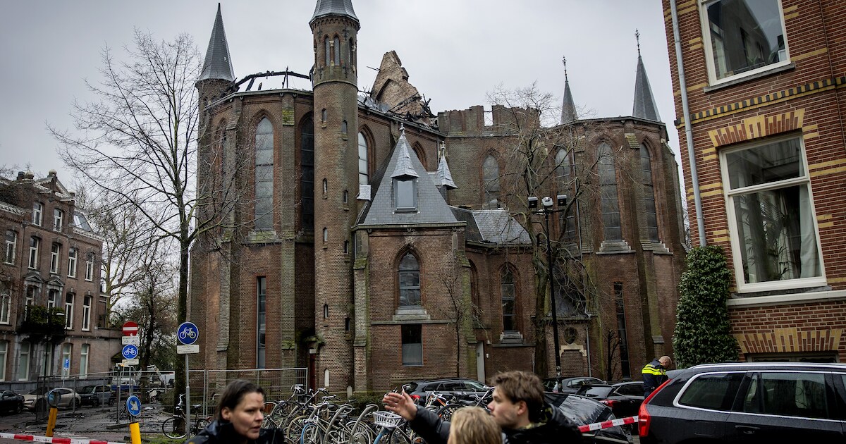 Afgebrande Vondelkerk 'moet herbouwd worden': 'Ongelooflijk veel moeite ...