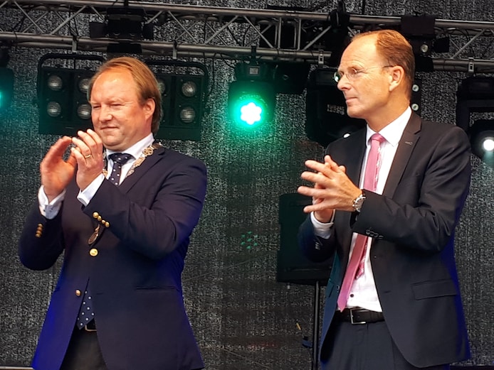 Achttien mensen willen burgemeester van Zwijndrecht worden (waaronder ...