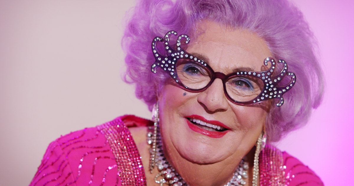 Komiek Barry Humphries (89), bedenker Dame Edna, overleden | Show | AD.nl