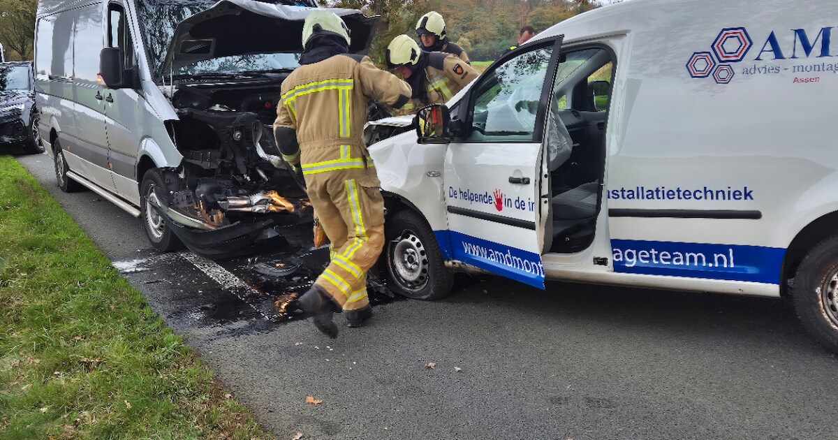 Frontale botsing tussen twee auto's op Borgerderstraat in Nooitgedacht | 112 nieuws Aa en Hunze ...