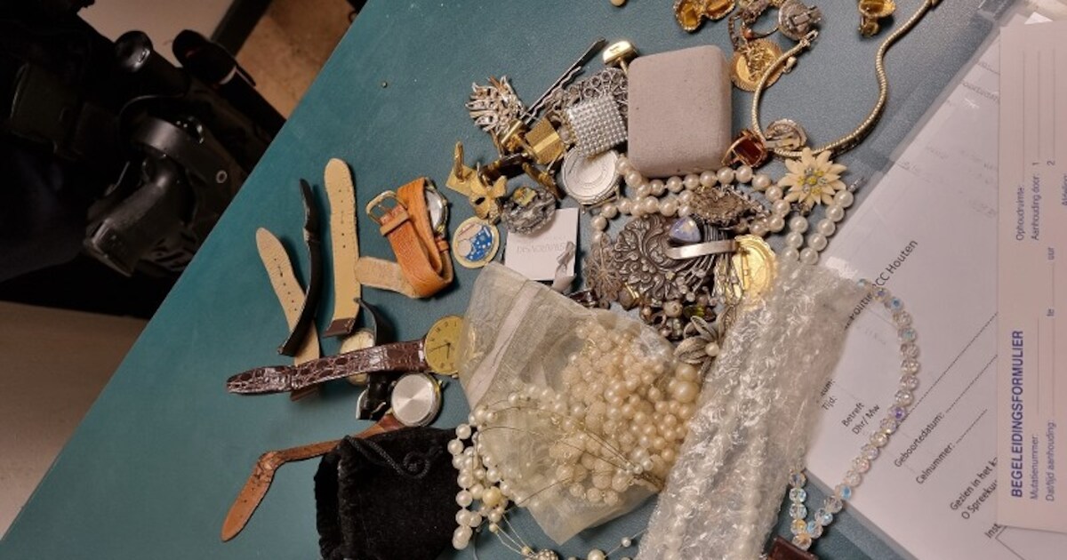 Inbreker met broekzakken vol sieraden in de kraag gevat in Veenendaal ...