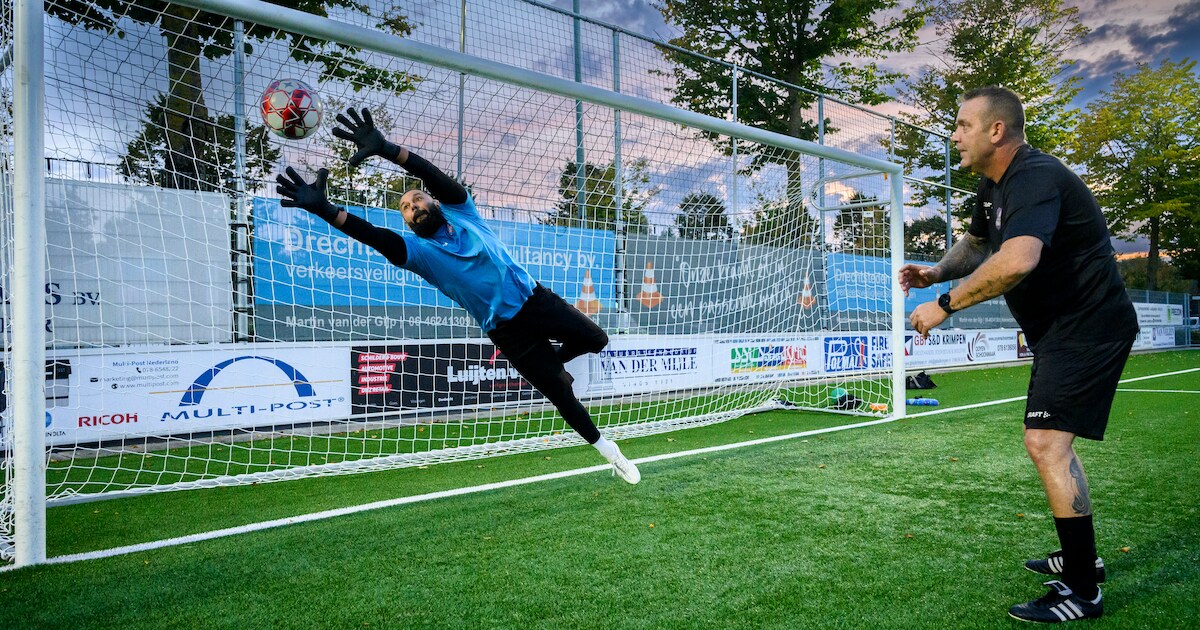 Scorende keeper SC Emma na geluksmoment: ‘Iedereen rende als gekken ...