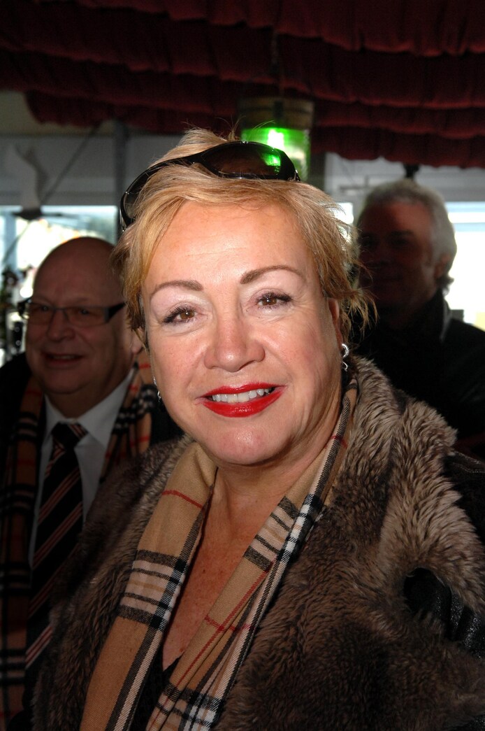 Oud-presentatrice Viola Holt herkent afperser John de Mol | Binnenland ...