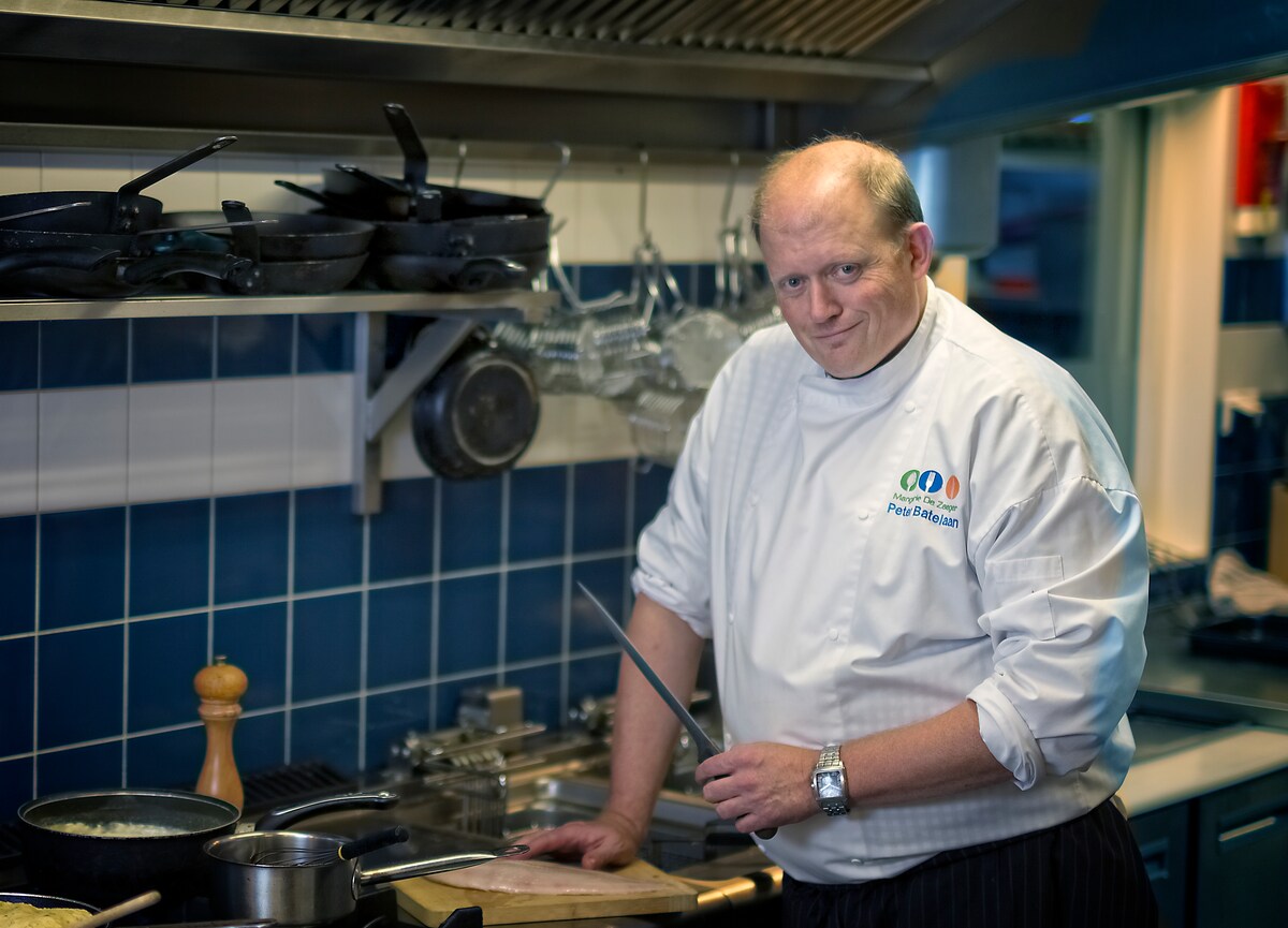 Sterrenchef Peter Batelaan kookt live in winkelcentrum Atlas in Alphen ...