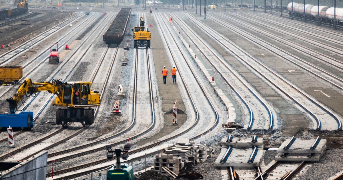 Jaarlijks gaan er 160.000 wagons over dit mega-rangeerterrein, nu gaat het volledig op de schop ...
