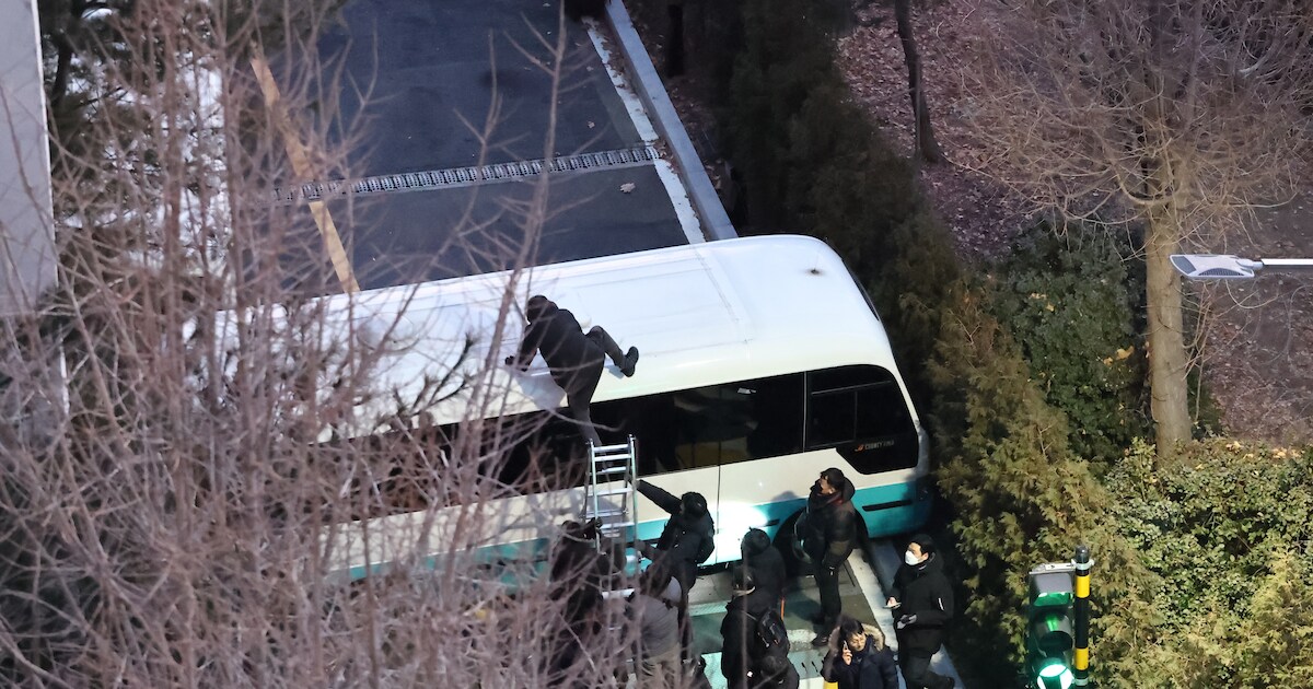 Agenten vallen verblijf geschorste president Zuid-Korea binnen en ...