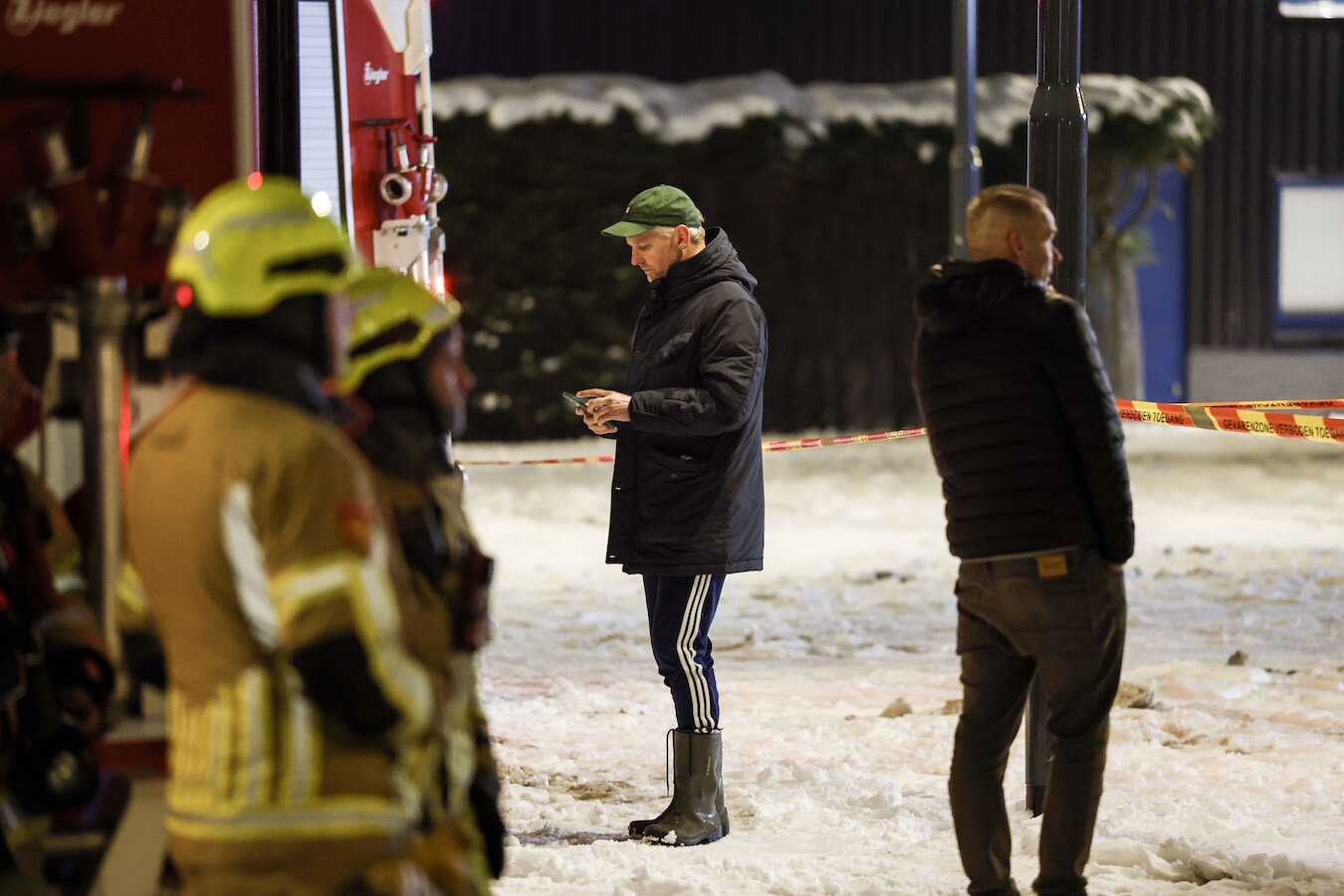 Dak ingestort van Utrechts sportcentrum van Barry Atsma en Marco van ...