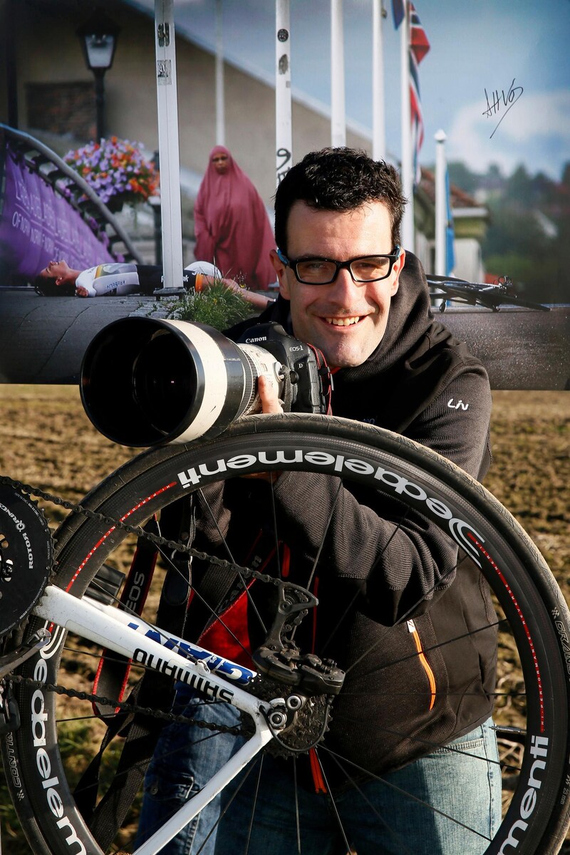 Fotograaf Anton Vos reist achter zus aan richting Rio | Regio | AD.nl