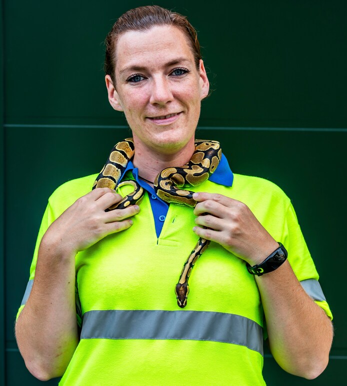 Ilona (31) ving de python die vannacht door De Bilt glibberde: ‘Ik vind ...