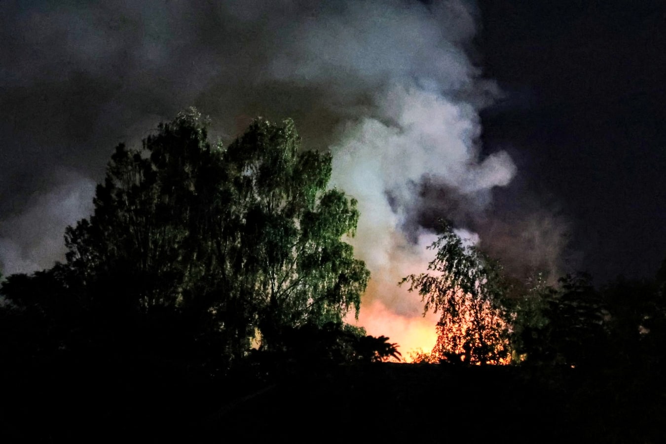 Twee chalets beschadigd en schuur uitgebrand bij brand op chaletpark ...