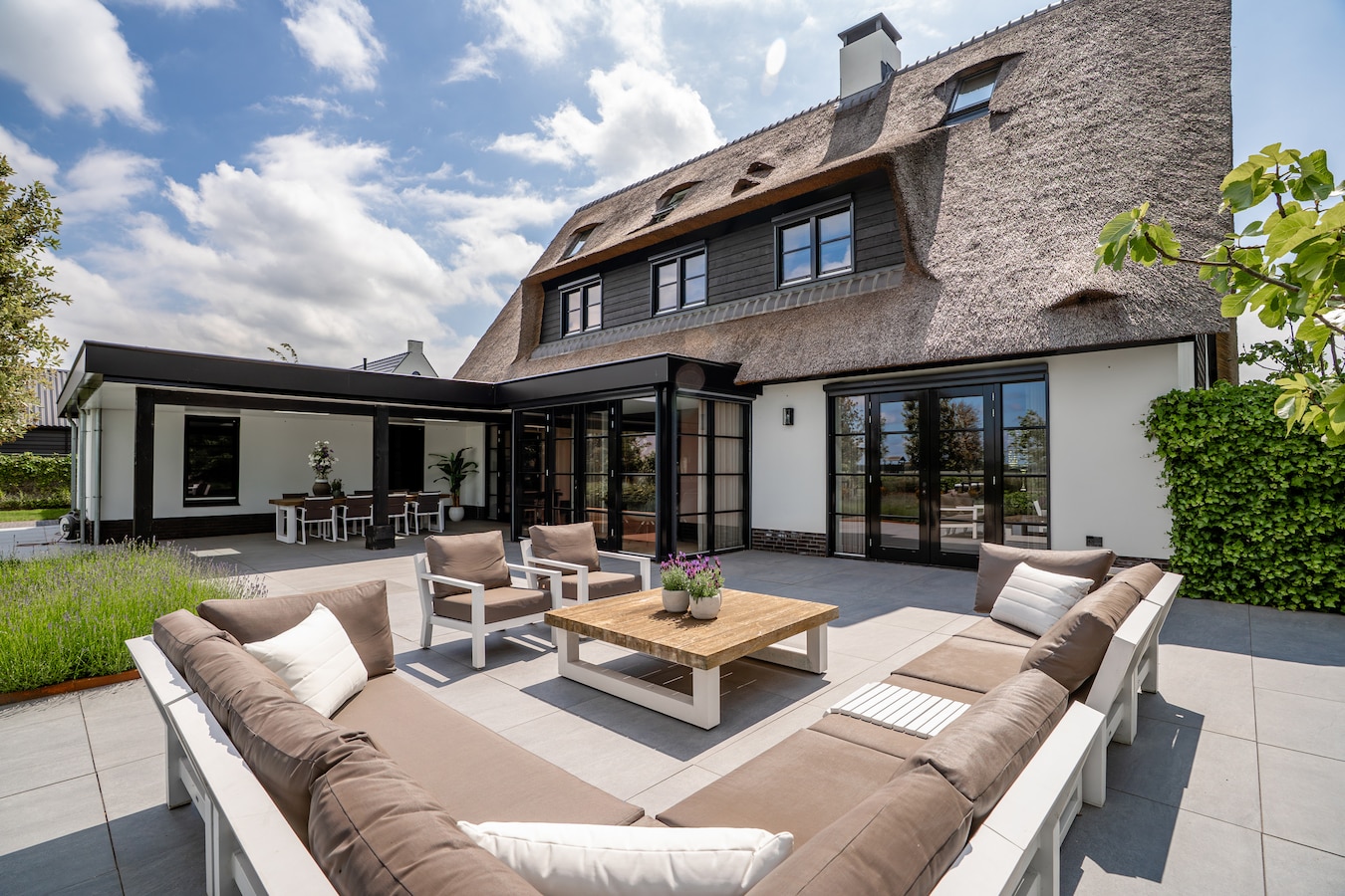 Grote villa in Hoeksche Waard te koop: ‘Als je een hekel hebt aan ...