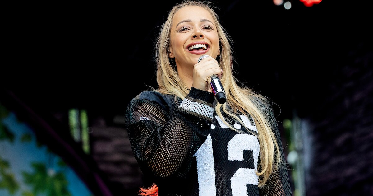 Zangeres Emma Heesters treedt na afzeggen bij BoeCult toch op in Boekel | Boekel | AD.nl