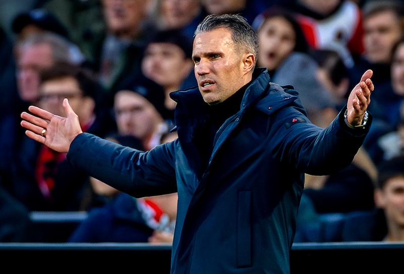 Feyenoord houdt vertrouwen in Robin van Persie, maar evaluatie lijkt ...