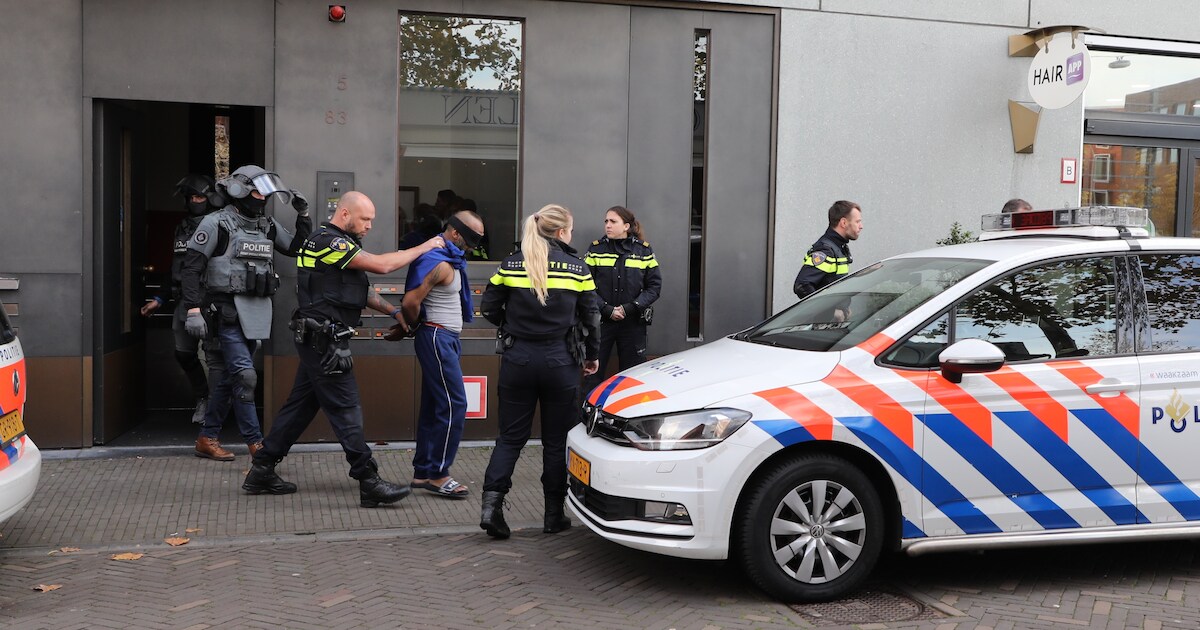 Pijnlijke wirwar rond politiemol Donovan A. | Binnenland | AD.nl