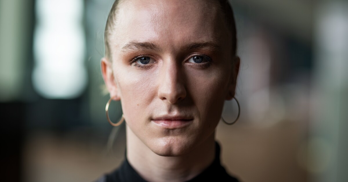 Tijdens transitie naar vrouw bleef Isla (26) optreden: ‘Op straat in ...