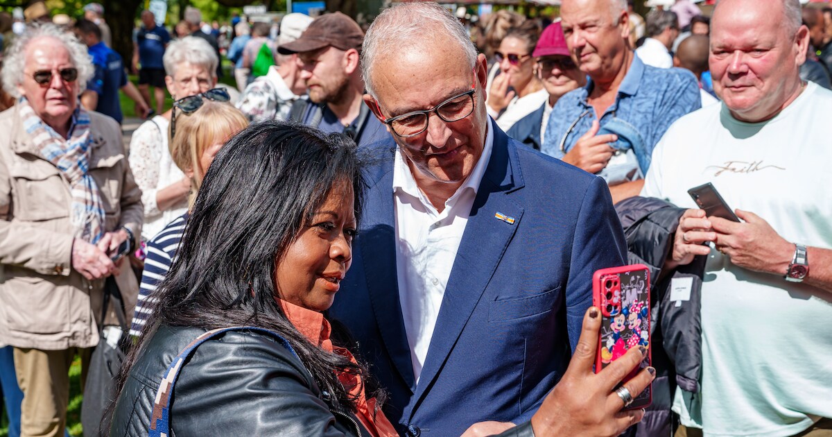 Nog één keer een selfie met afzwaaiende Aboutaleb: duizenden mensen ...