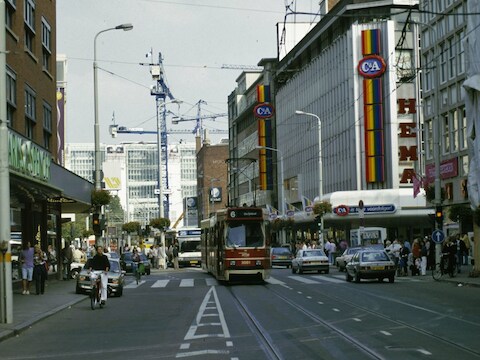 Relatief weinig hoge inkomens in Den Haag: 72.300 gezinnen verdienen ...