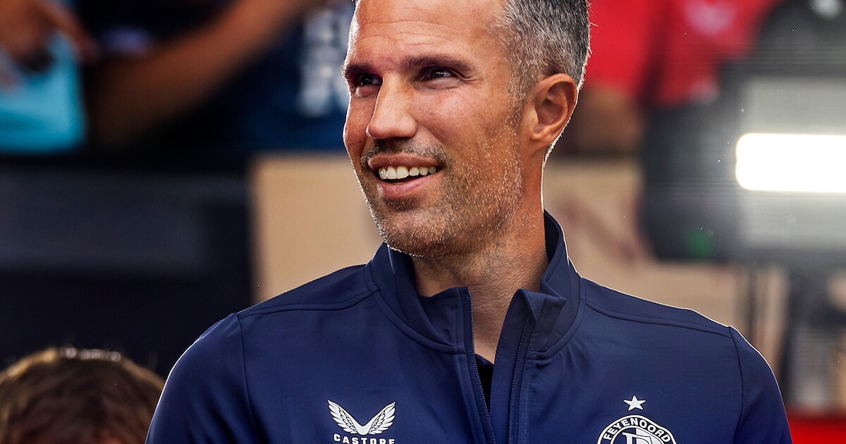 Robin van Persie eerste winnaar van prijs voor coach van de maand: ‘Zet ...