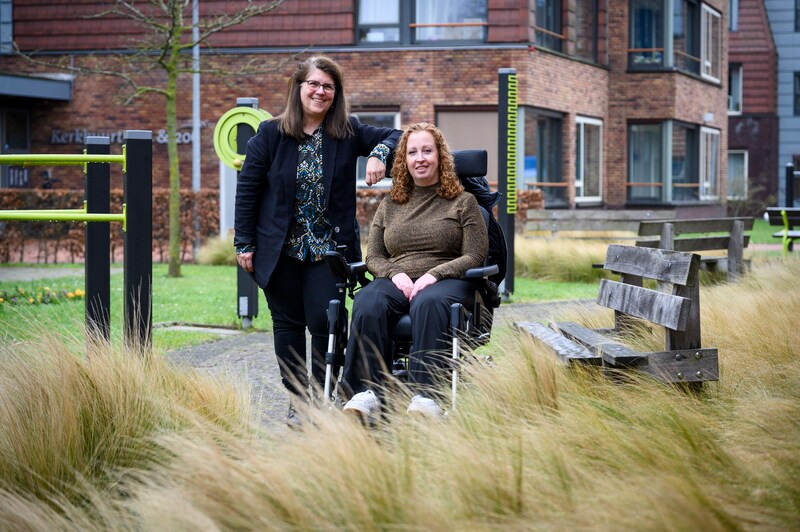 MS-patiënt Dyan (33) vindt steun bij vrijwilliger Gerda: ‘Mensen zien ...