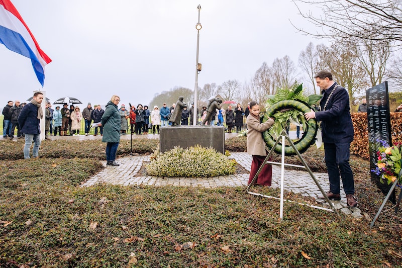 Herdenking Watersnoodramp in Schuring: locoburgemeester en ...