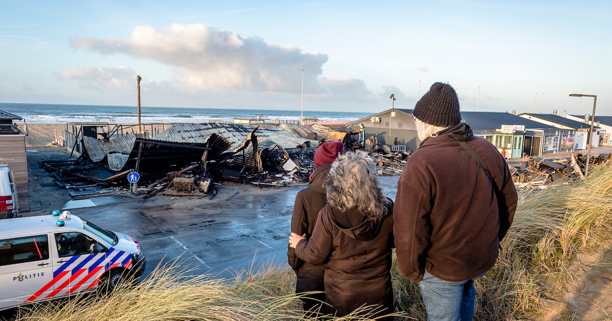 Zwoel-duo stopt ermee, strandtent staat te koop | Westland | AD.nl