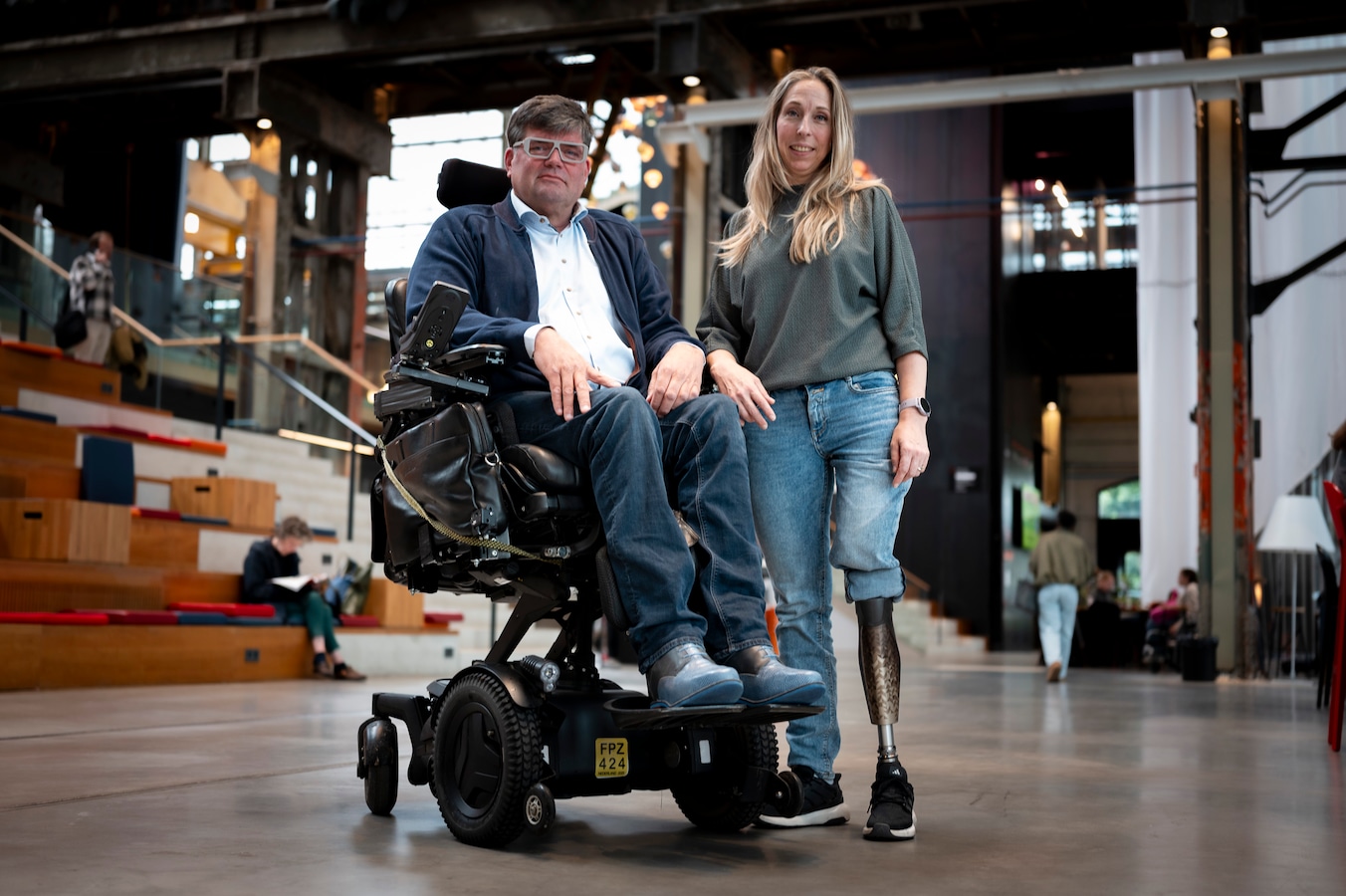Eugénie verloor haar been, Michèle zit in een rolstoel: samen helpen ze ...