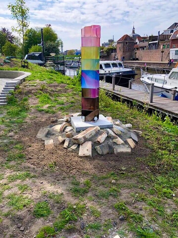 Een glazen ode aan de gastarbeiders van Leerdam: ‘Zonder hen was ...