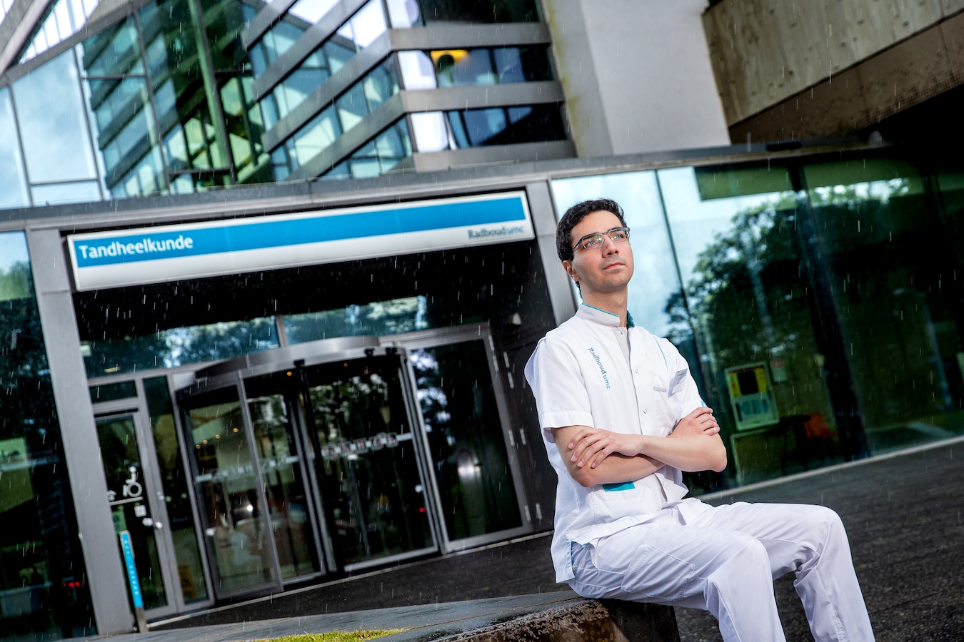 Iraanse student Parsa (22) vreest uitzetting door torenhoog collegegeld ...