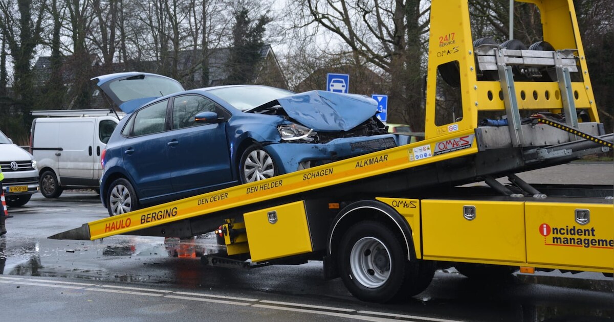 Auto's raken fors beschadigd na ongeluk op N508 bij Alkmaar | 112 nieuws Alkmaar | AD.nl
