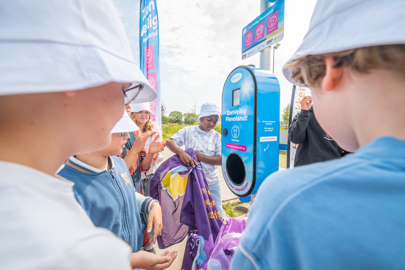 ‘Weren, kleren, smeren’: GGD Flevoland trapt campagne ZonVeilig af in ...