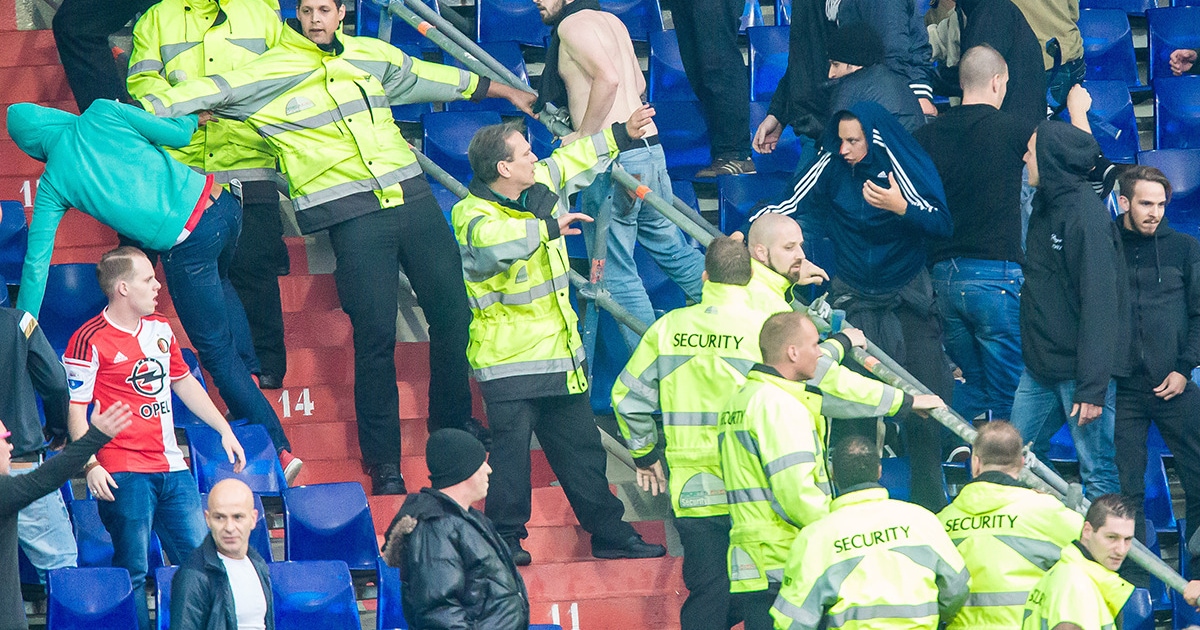 UEFA onderzoekt rellen Feyenoord | Nederlands voetbal | AD.nl