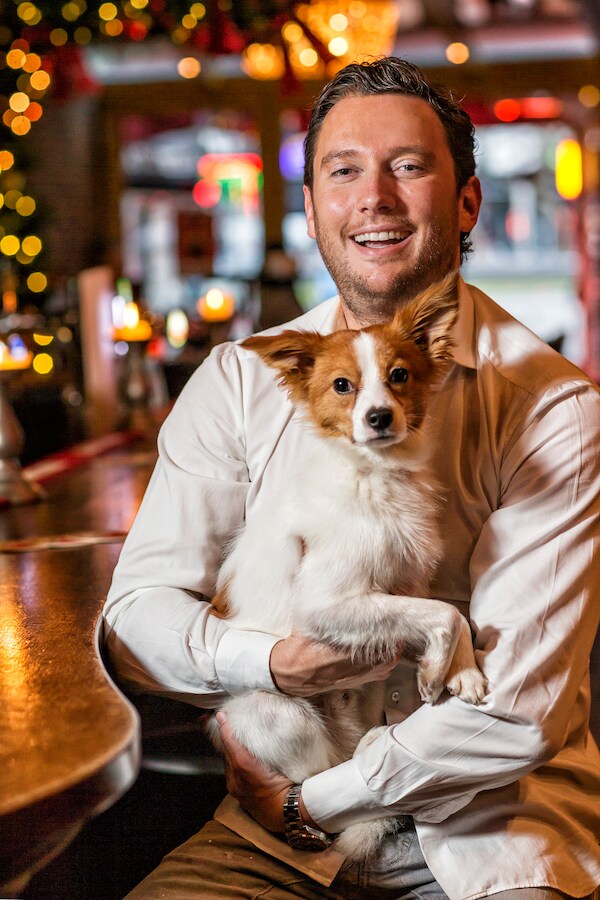 Tino's keffertje haat stofzuigen en Danny noemt jarige vrouw 'ouwe muts ...