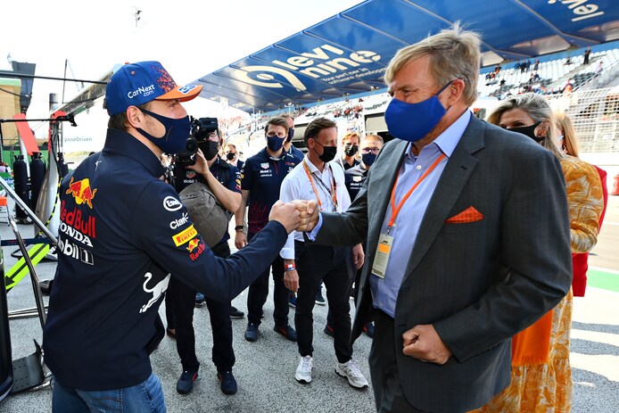 Koning ‘zweepte gezin op’ om naar wereldtitelrace Max Verstappen te ...