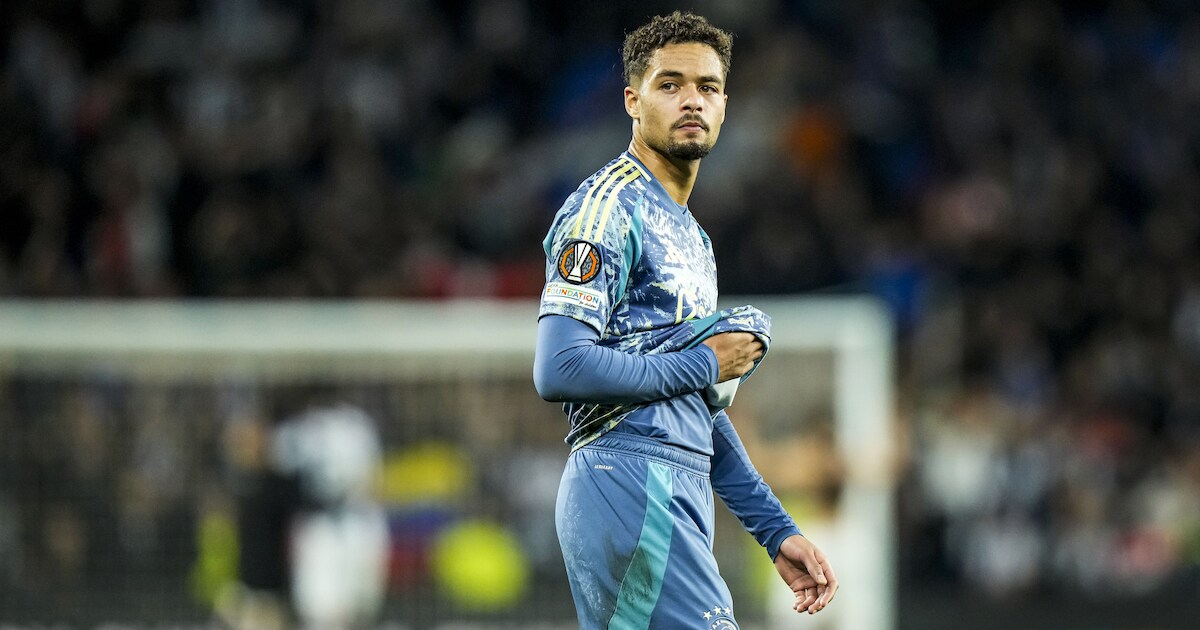 Devyne Rensch verwijt Ajax dat ze treuzelden: 'Heb er zelf niet voor ...