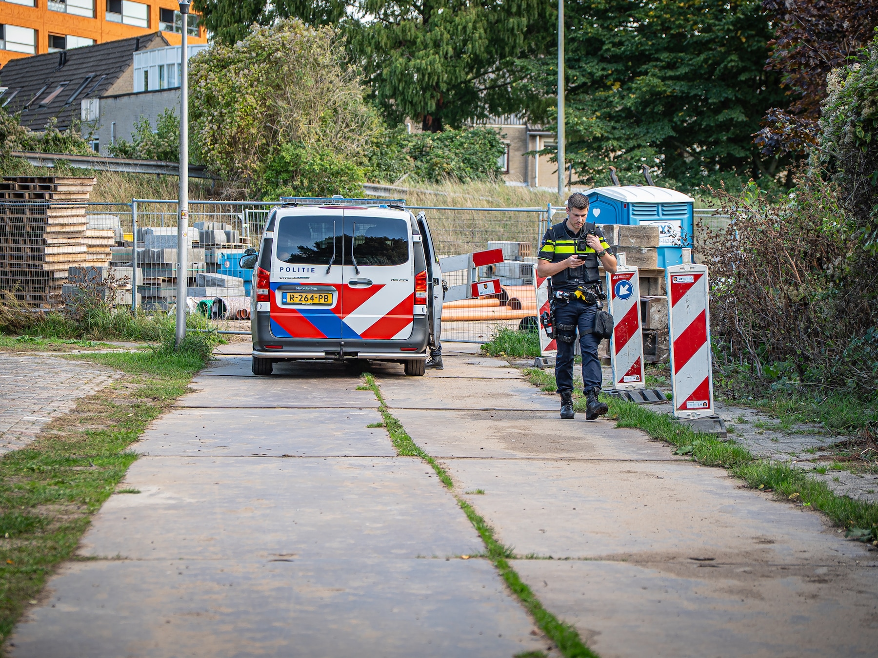 Twee jongens (17) opgepakt na schietpartij voor school in Amsterdam ...