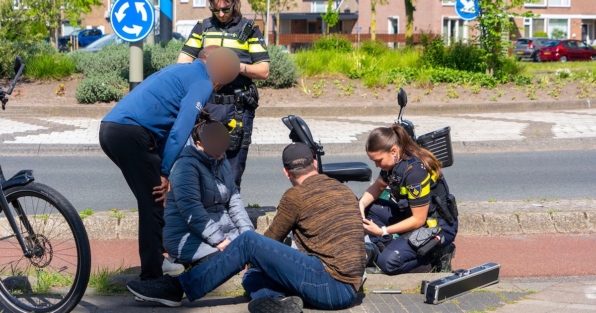 Man valt uit scootmobiel in Oss, voorbijgangers verlenen eerste hulp ...