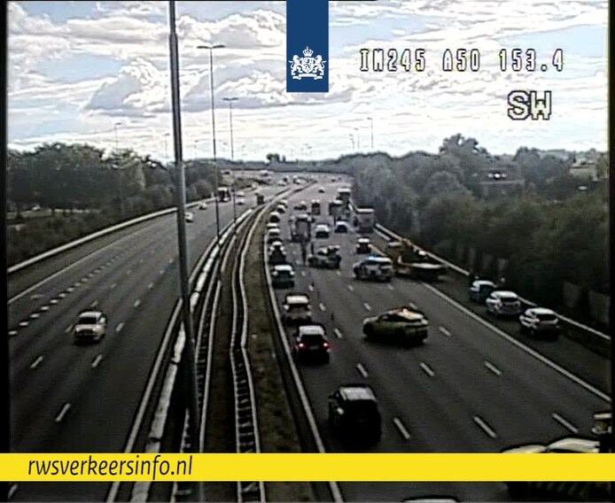 Verkeershinder op A50 door ongeluk tussen meerdere voertuigen | Overbetuwe | AD.nl