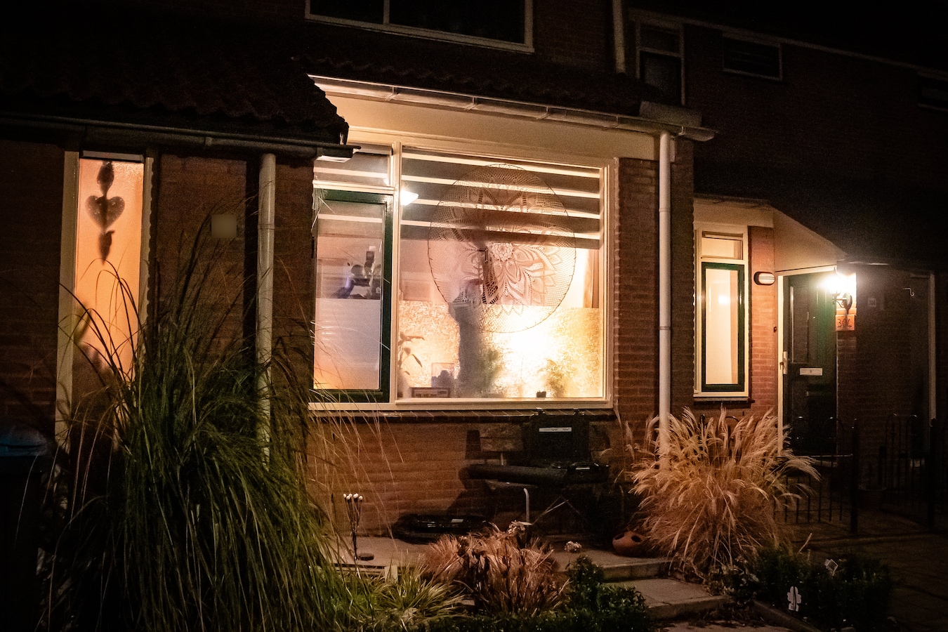 Woning onder vuur genomen in Ridderkerk: politie zoekt verdachte | Foto ...