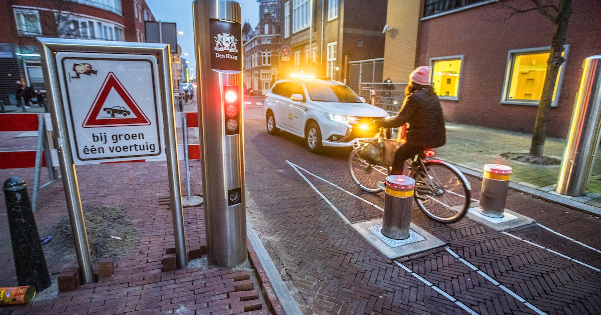 Omstreden pollers in Schilderswijk worden in februari vervangen door ...