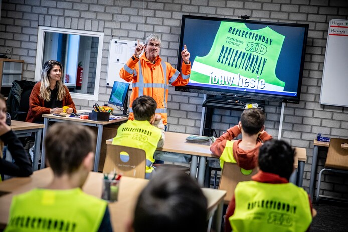Reflecterende hesjes voor leerlingen voorkomen een ‘Boem, die had ik ...