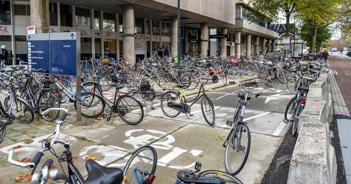 Let op: tijdelijk geen fietsen meer stallen bij het Moreelsepark ...