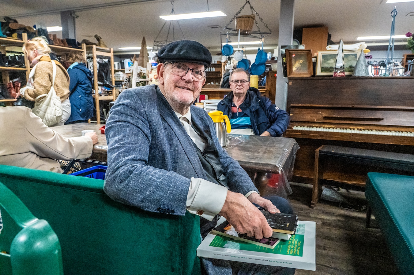 Bij deze kringloopwinkel staat dagelijks een meterslange rij: ‘Ze komen ...