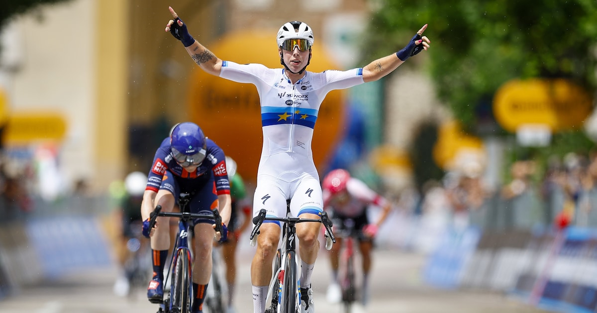 Lorena Wiebes sprint vanuit klein groepje naar winst na massale val in ...