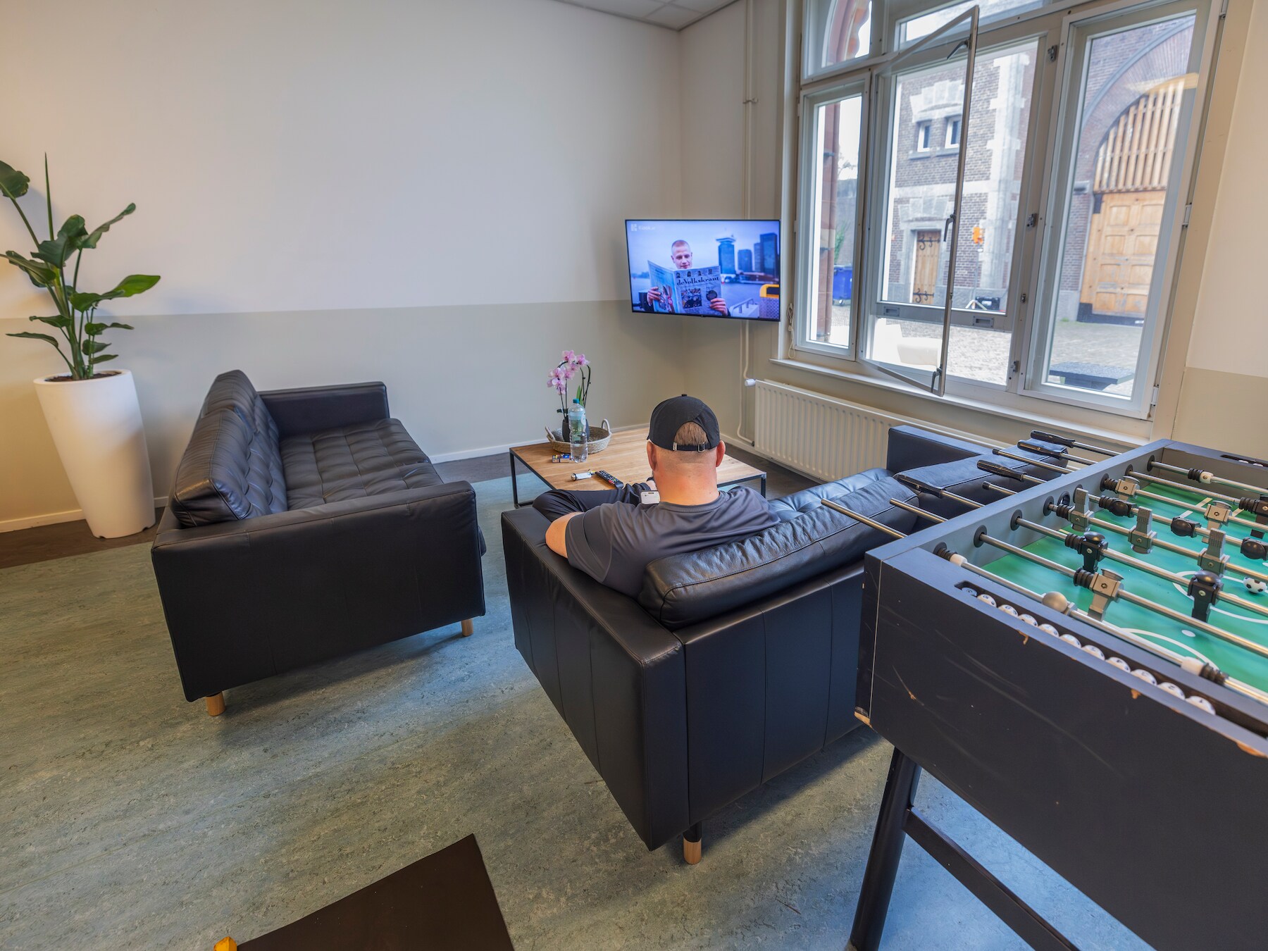 NS zet alle stationsborden standaard op ‘dark mode’: ‘Het bord sprong ...