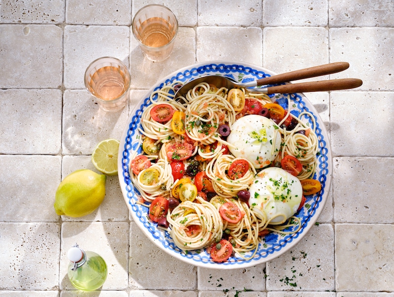 Wat Eten We Vandaag: Pasta puttanesca met burrata | Koken & Eten | AD.nl