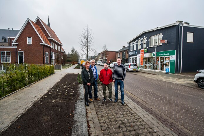 Ooit sjofele boel, nu prachtig: ‘Glanerbrug heeft dorpsstraatje terug ...